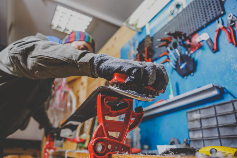 HowTo: Repair ski base, grind ski edges, wax skis - Step by step tutorial
