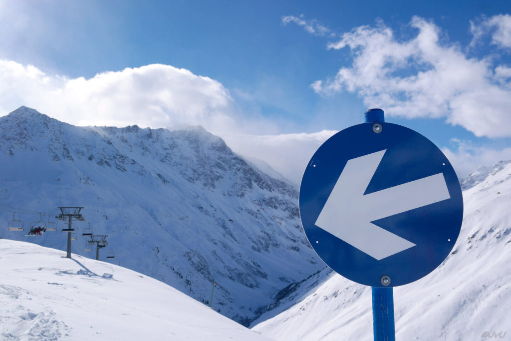 Ski slope colors meaning - piste markings on ski runs